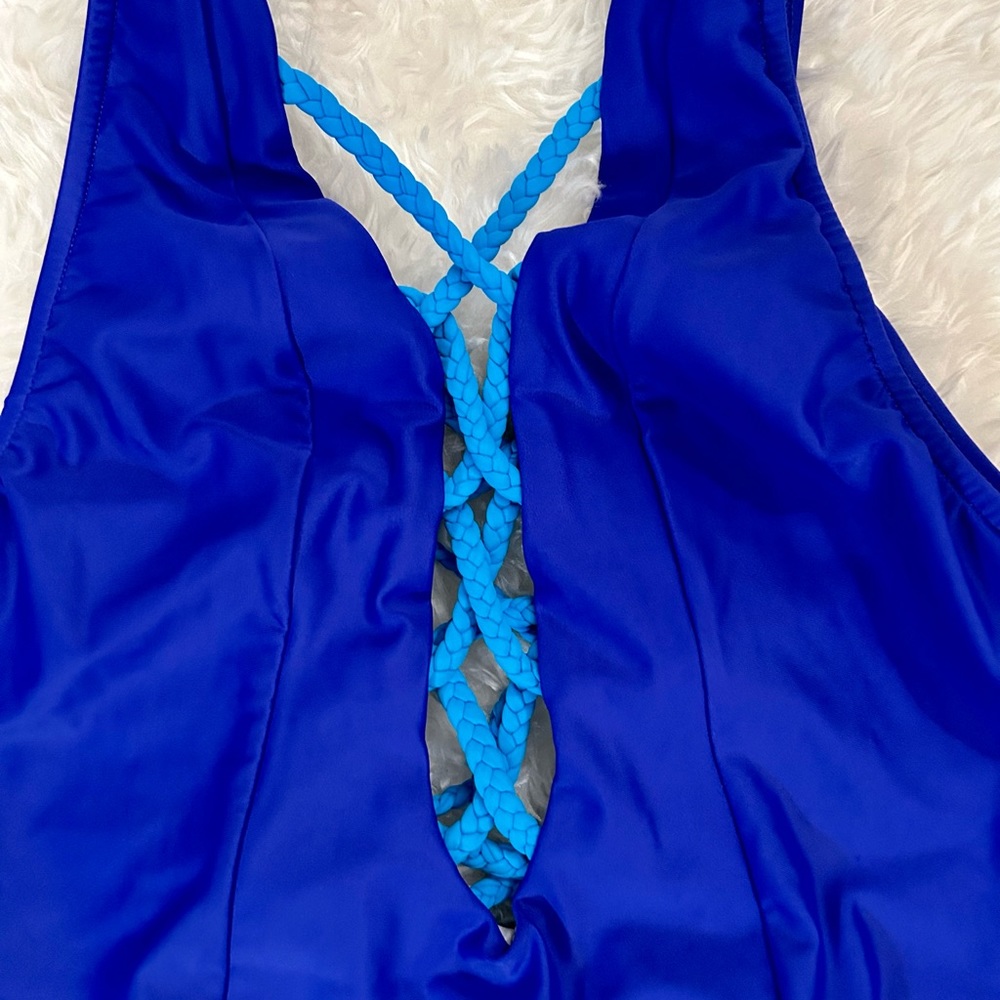 Venus Womens Plunge One Piece Bathing Suit 14 - Gem